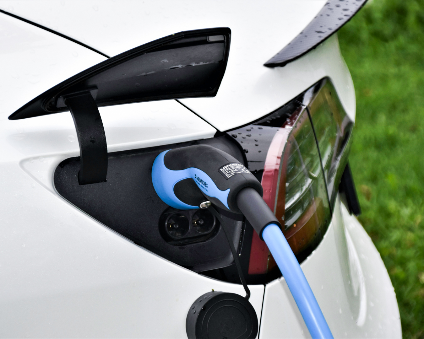 Five key details to know about electric vehicles | UNFCU